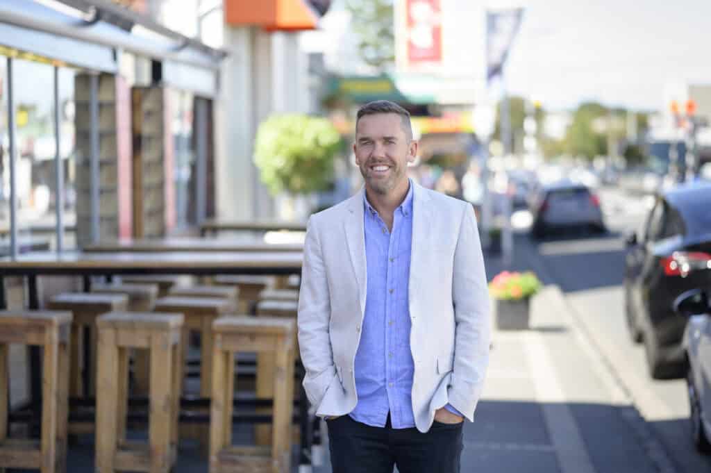Speedy Signs BBQ with MP for Maungakiekie - Penrose Business Association